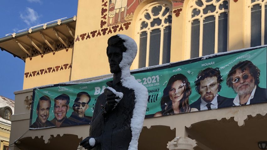 KISALFOLD - Petőfi Sándor fehér köpenyben Sopronban – olvasónk fotója