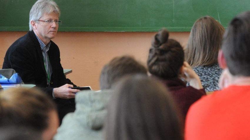 KISALFOLD - Szembe kell nézni a bűnökkel - Interjú dr. Feller Gábor ...