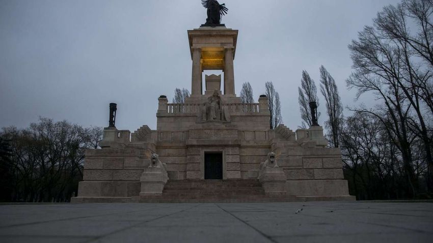 KISALFOLD - Megújult a Kossuth-mauzóleum - fotók