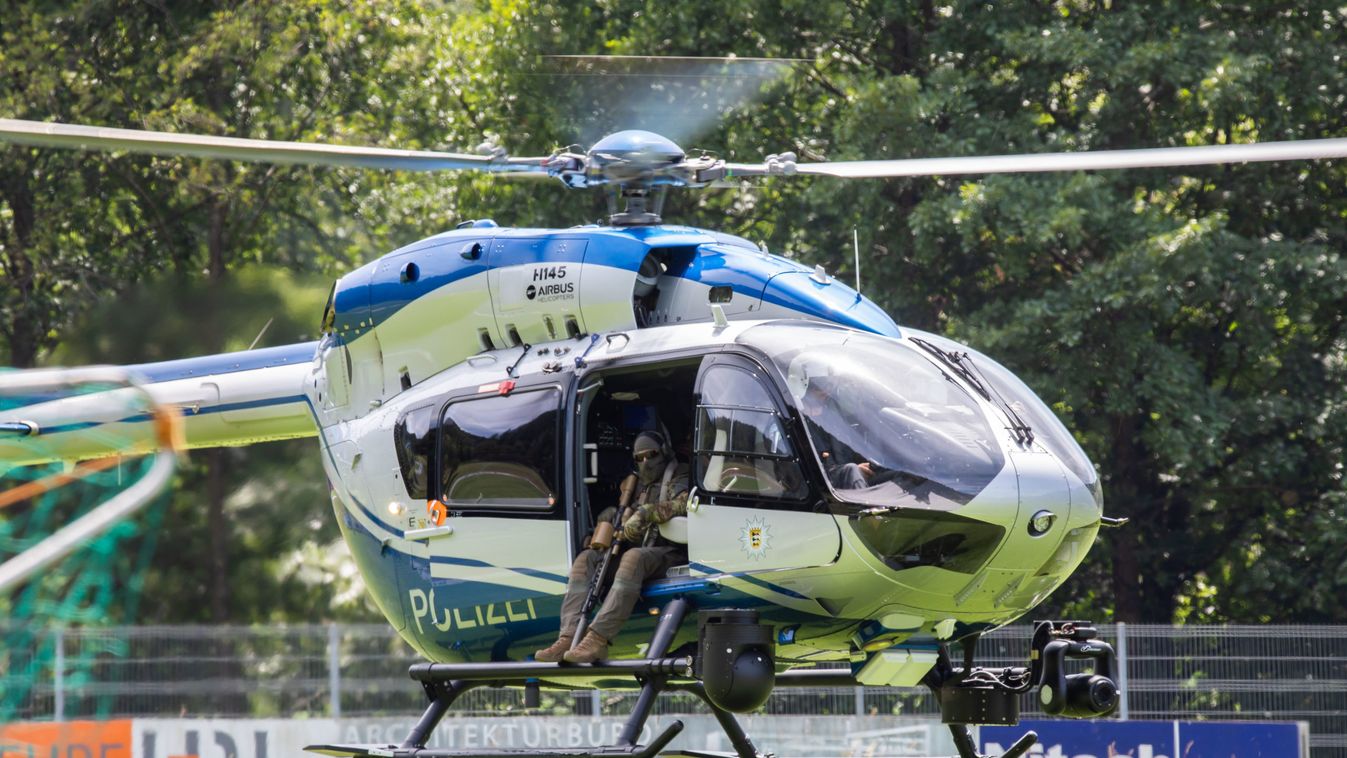 Rambo újratöltve: helikopterekkel, kutyákkal üldöznek egy férfit a ...