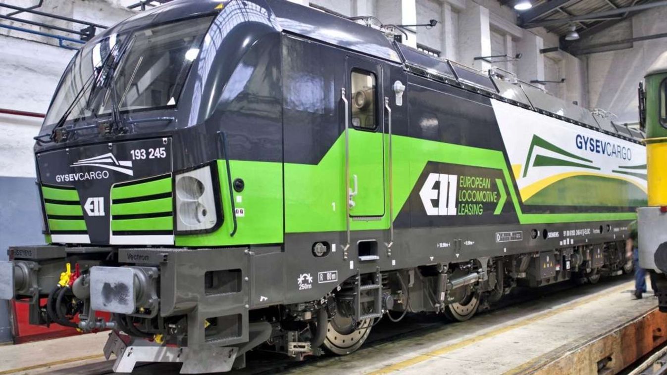 Elkészült a GYSEV CARGO első matricázott Vectron mozdonya - fotó