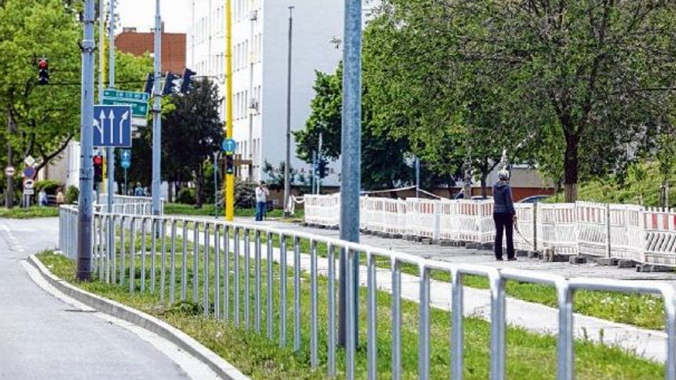 Látványos volt a forgalomcsökkenés Győrben – Korlátot építenek a ...