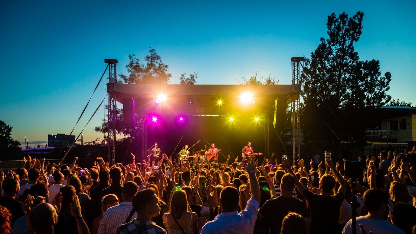 Szabadtéri koncertek a Széchenyi-egyetemen: Bagossy, Carson Coma és Tankcsapda a Bridge Garden ...