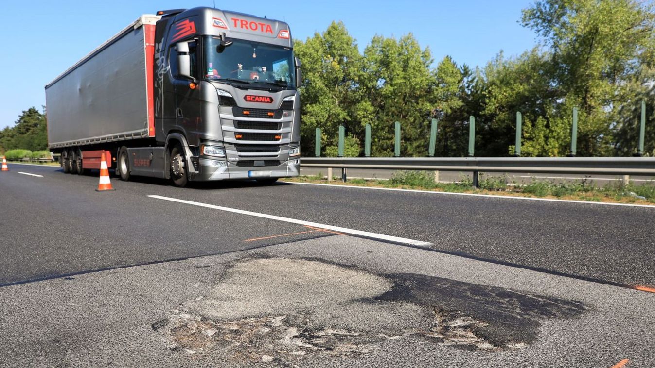 Szombaton se gyerekjáték az M1-esen autózni - Mutatjuk mire számítson