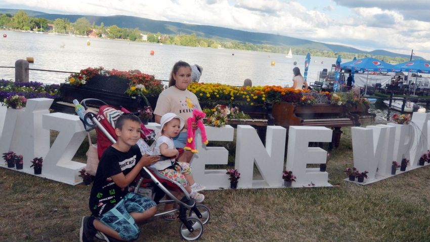 KISALFOLD - Elsővonalas előadók érkeznek a tatai Víz Zene Virág Fesztiválra