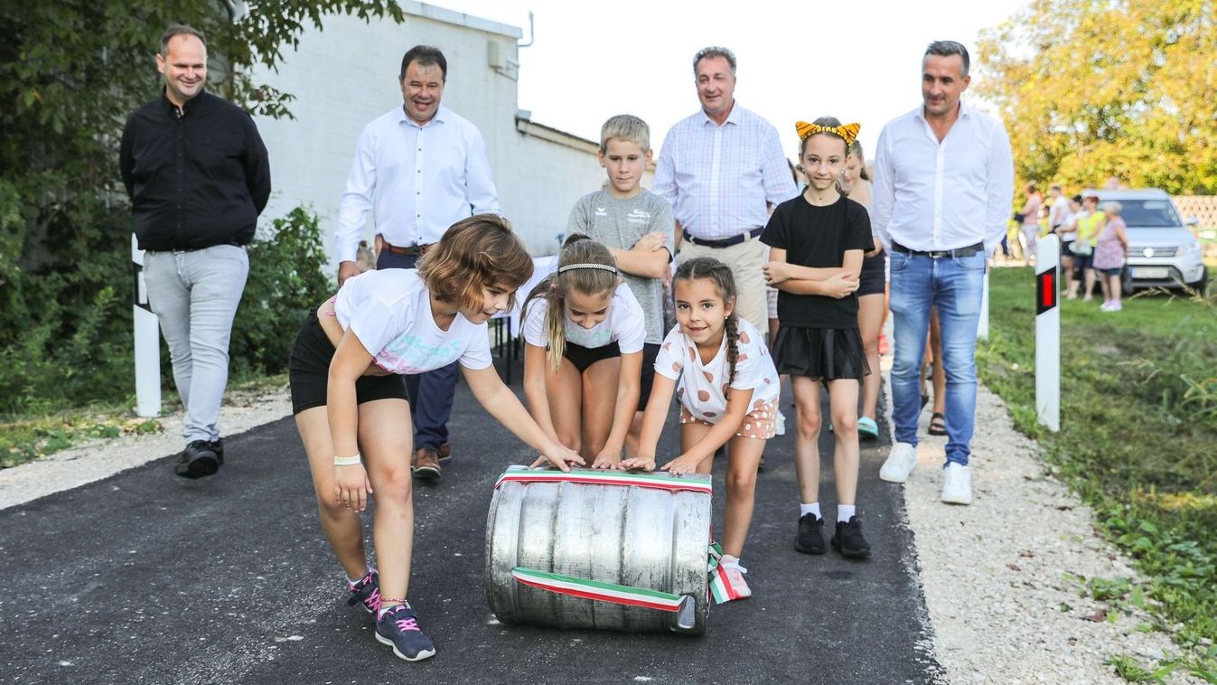 Nagybajcs új utakon: a Duna parti településen új külterületi utakat ...
