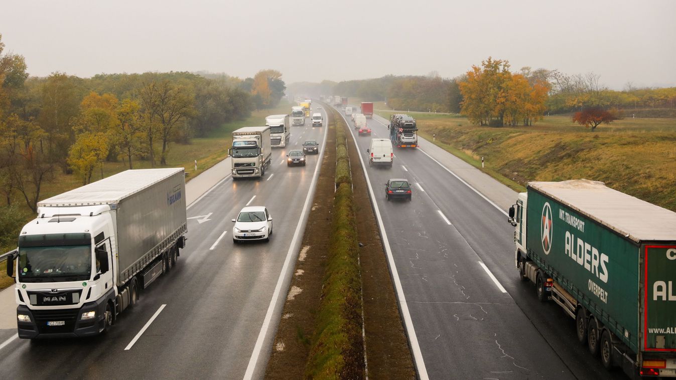 Torlódik a forgalom az M1-esen, Győrnél