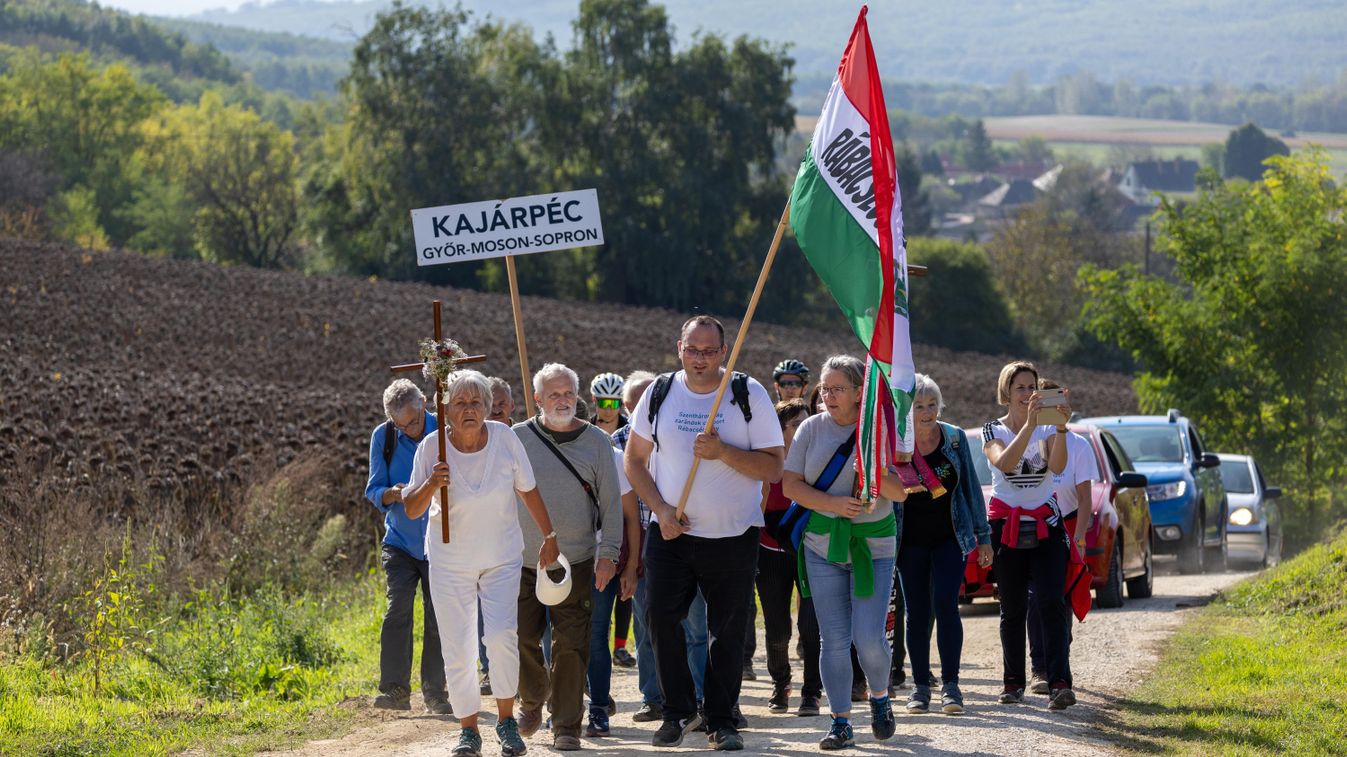 Motorral, gyalog és lovon is érkeztek - Búcsúi zarándokmise ...