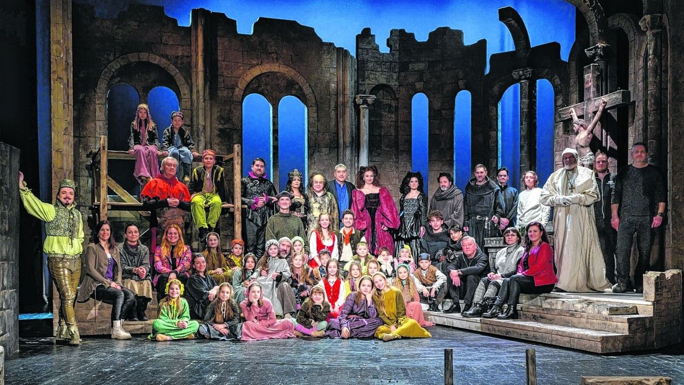 Vastaps a zenés játék premierjén Sopronban