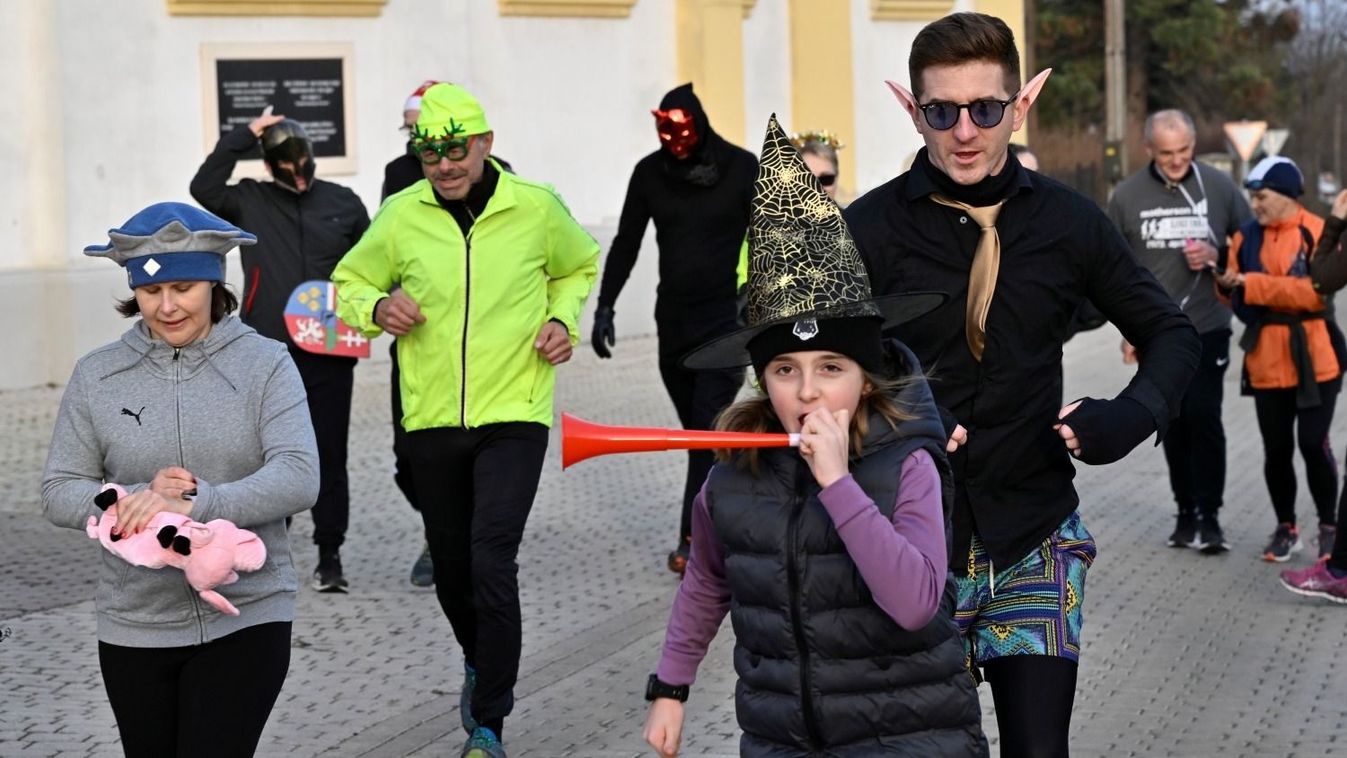 Vidáman, hangosan, kocogva búcsúztatták 2023-at Jánossomorján - fotók
