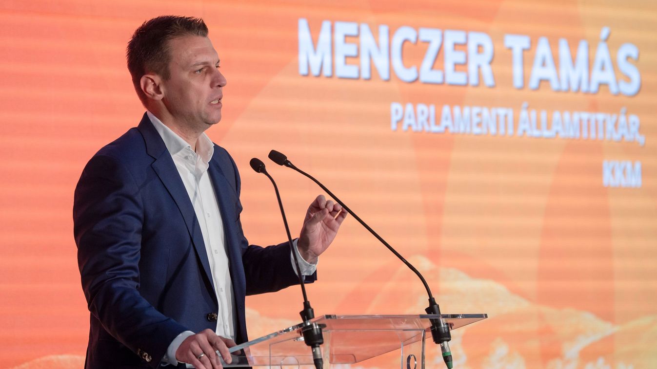 Menczer Tamás szerint azért támadják Magyarországot, mert nemet mondunk ...