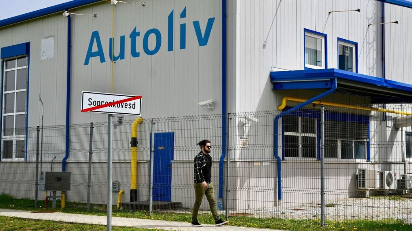 Újra sztrájkolnak az Autolivnél, 24 órára leállhat a munka Sopronkövesden Újra sztrájkolnak az Autolivnél, 24 órára leállhat a munka Sopronkövesden