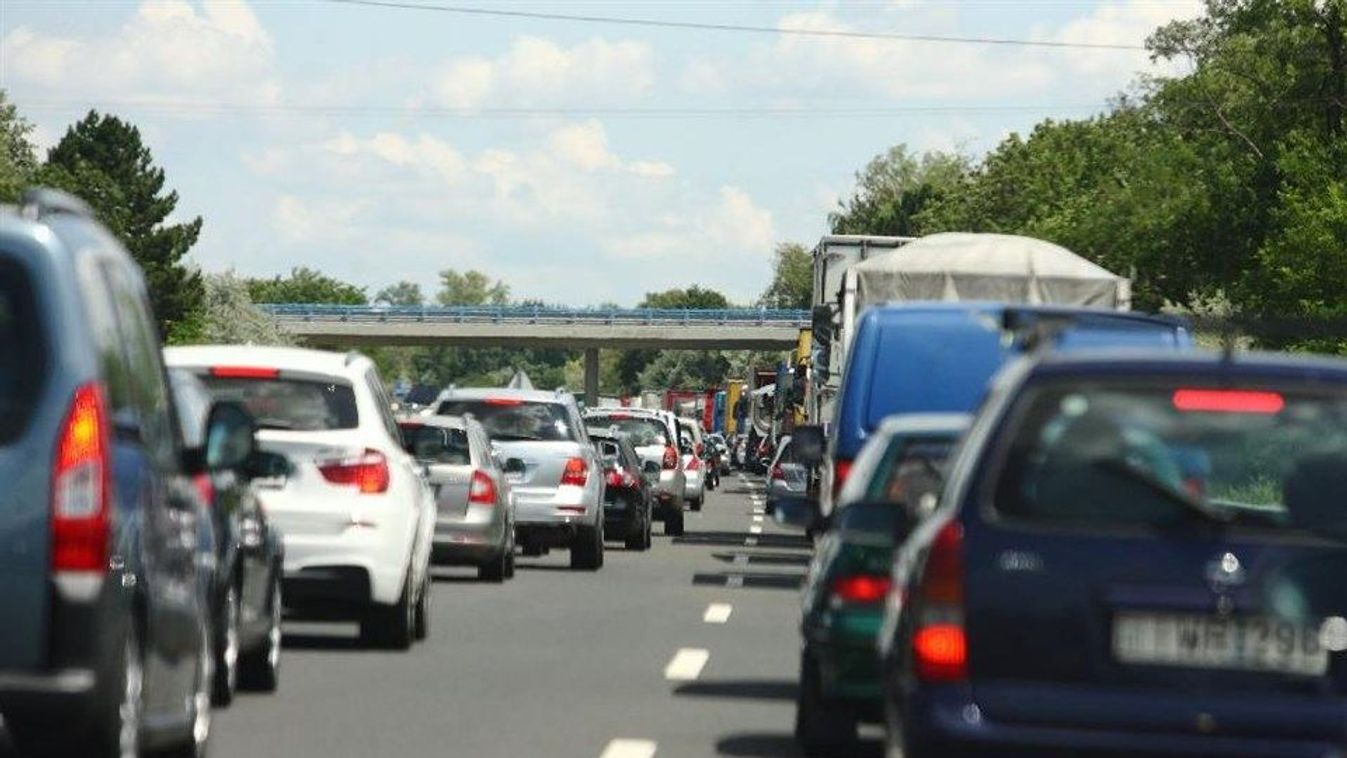 Útzár a sztrádán - Kisteherautó és kamion karambolozott az M1-esen - frissített hír