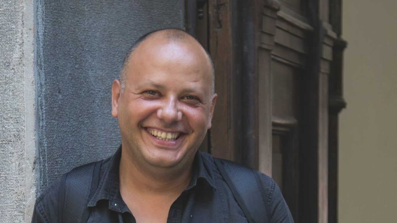 Így néz ki most Damu Roland sírja