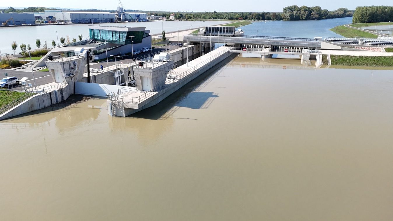 Megnyitották a Mosoni-Duna torkolati művet