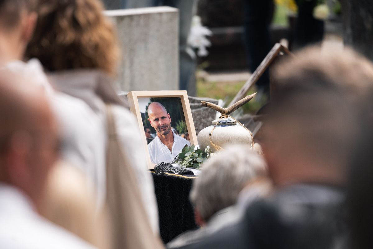 Varga Ákos Alma utolsó útja - Megszakad a szív