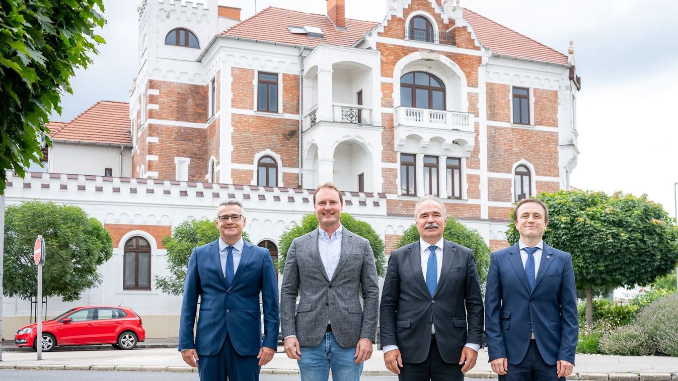 A postapalota az egyetemé lehet és felújítják az M-Clubot