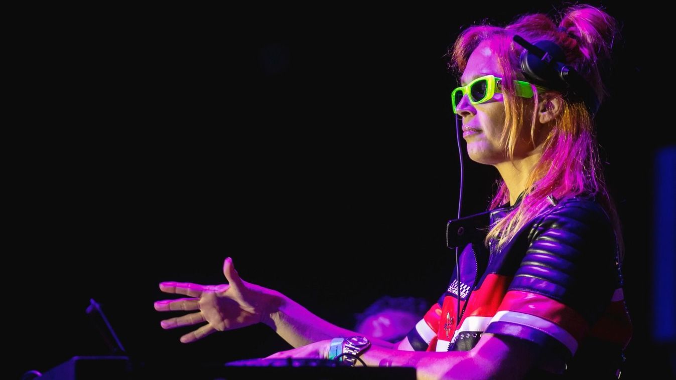 DJ Yamina hazatért, tombolt a közönség