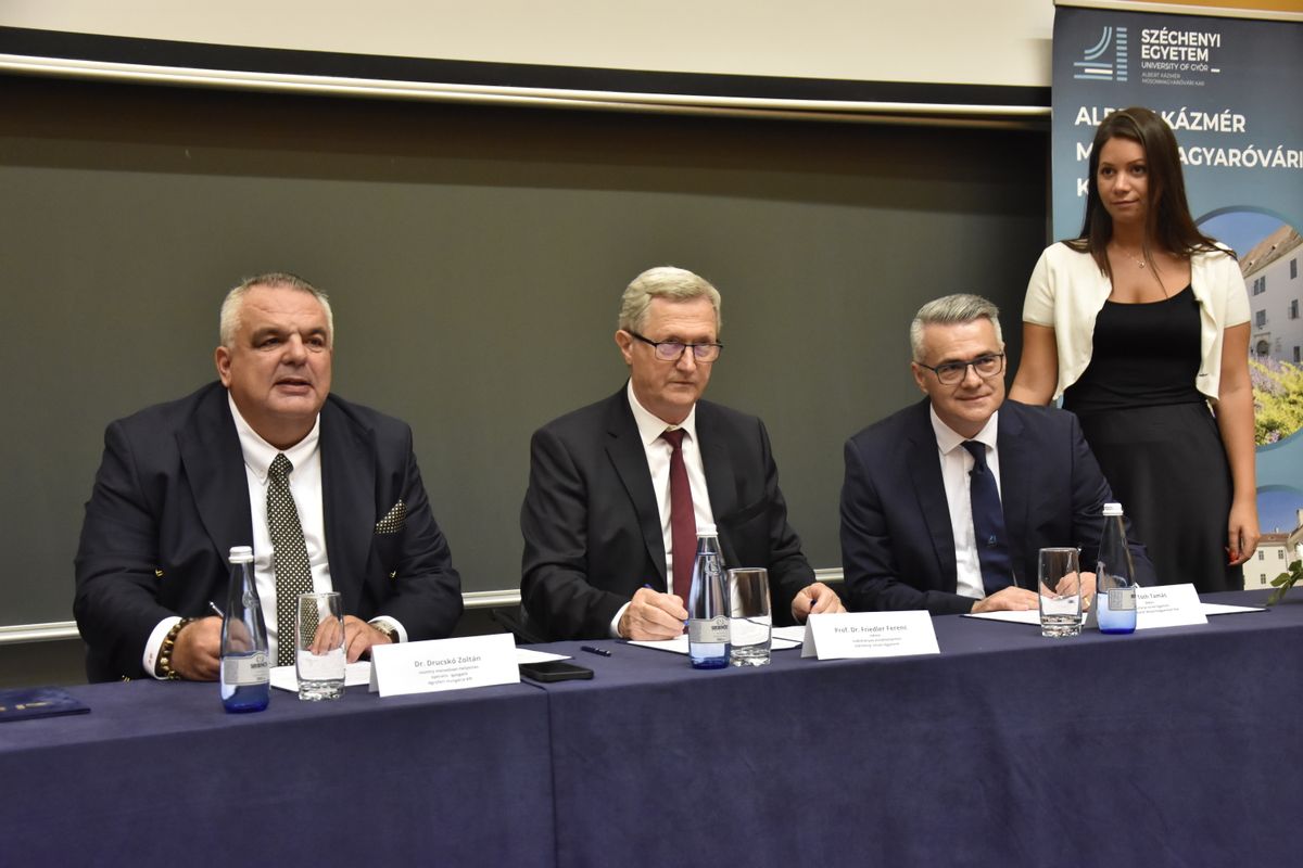 Együttműködés: Az ipar és a tudomány kapcsolatát erősítik