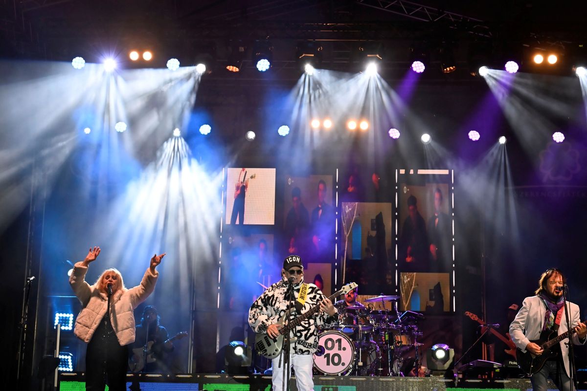 A Neoton Família elvarázsolta a közönséget Lébényben - videó, fotók