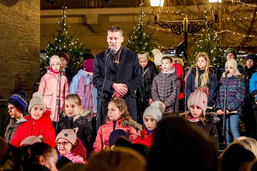 Adventi gyertyagyújtás a győri Széchenyi téren