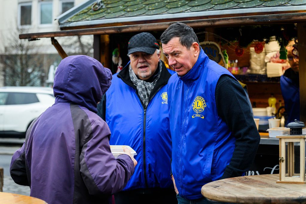 Nehezebb sorsú embereknek osztottak ételt