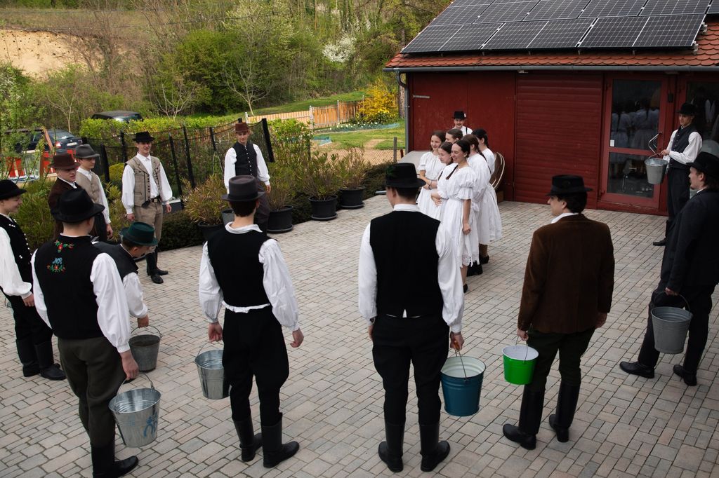 Húsvéti locsolás Győrújbaráton: ezek voltak a legjobb pillanatok ...